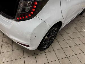 Balts Toyota Yaris 2014 Viļņa, ar dzinēja tilpumu 1.50 L un nobraukumu 178 tūkst. km par 7000 €, foto 21 vietnē AUTOMOTO.COM.LV