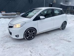 Balts Toyota Yaris 2014 Jonava, ar dzinēja tilpumu 1.00 L un nobraukumu 84 tūkst. km par 5900 €, foto 2 vietnē AUTOMOTO.COM.LV