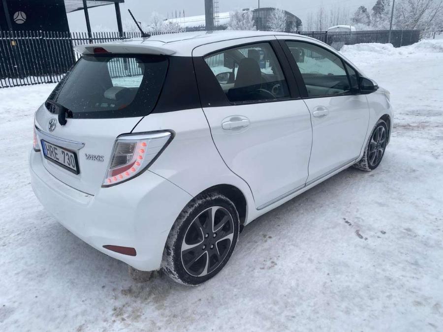 Balts Toyota Yaris 2014 Jonava, ar dzinēja tilpumu 1.00 L un nobraukumu 84 tūkst. km par 5900 €, foto 3 vietnē AUTOMOTO.COM.LV