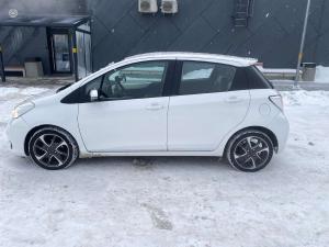 Balts Toyota Yaris 2014 Jonava, ar dzinēja tilpumu 1.00 L un nobraukumu 84 tūkst. km par 5900 €, foto 6 vietnē AUTOMOTO.COM.LV