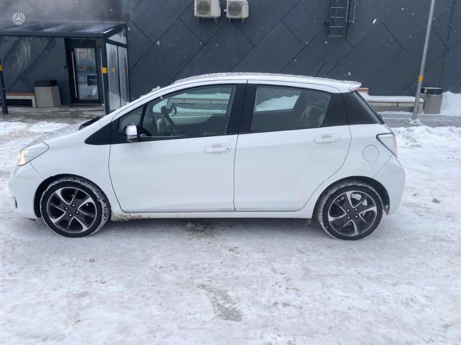 Balts Toyota Yaris 2014 Jonava, ar dzinēja tilpumu 1.00 L un nobraukumu 84 tūkst. km par 5900 €, foto 6 vietnē AUTOMOTO.COM.LV
