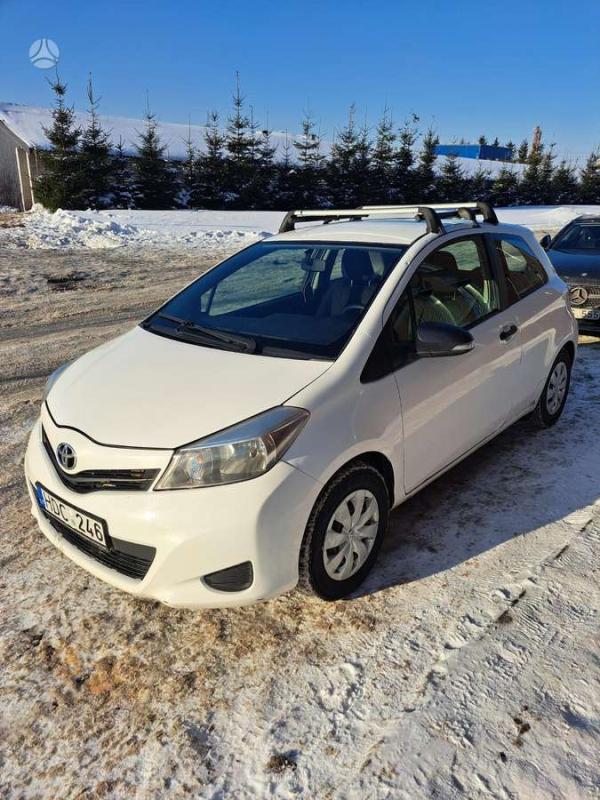White Toyota Yaris 2014 in Kaunas, with an engine capacity of 1.00 L and mileage of 230 thousand km for 5500 €, photo 4 on AUTOMOTO.COM.LV