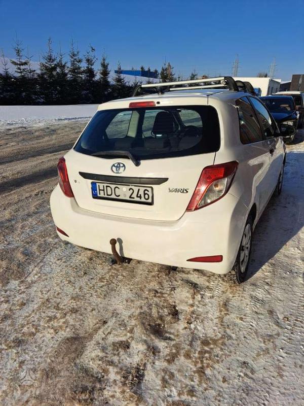 White Toyota Yaris 2014 in Kaunas, with an engine capacity of 1.00 L and mileage of 230 thousand km for 5500 €, photo 6 on AUTOMOTO.COM.LV