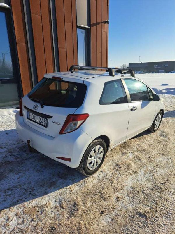 White Toyota Yaris 2014 in Kaunas, with an engine capacity of 1.00 L and mileage of 230 thousand km for 5500 €, photo 8 on AUTOMOTO.COM.LV