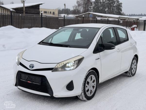 White Toyota Yaris 2014 in Vilnius, with an engine capacity of 1.50 L and mileage of 222 thousand km for 6950 €, photo 1 on AUTOMOTO.COM.LV