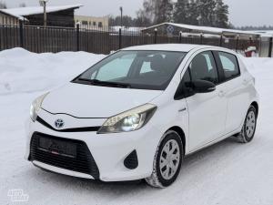 Balts Toyota Yaris 2014 Viļņa, ar dzinēja tilpumu 1.50 L un nobraukumu 222 tūkst. km par 6950 €, foto  vietnē AUTOMOTO.COM.LV