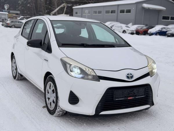 White Toyota Yaris 2014 in Vilnius, with an engine capacity of 1.50 L and mileage of 222 thousand km for 6950 €, photo 5 on AUTOMOTO.COM.LV