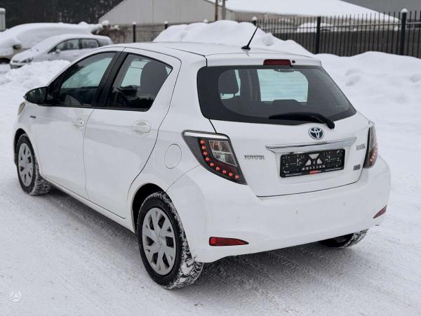 White Toyota Yaris 2014 in Vilnius, with an engine capacity of 1.50 L and mileage of 222 thousand km for 6950 €, photo 6 on AUTOMOTO.COM.LV