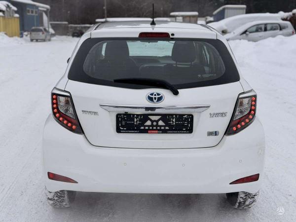 White Toyota Yaris 2014 in Vilnius, with an engine capacity of 1.50 L and mileage of 222 thousand km for 6950 €, photo 7 on AUTOMOTO.COM.LV