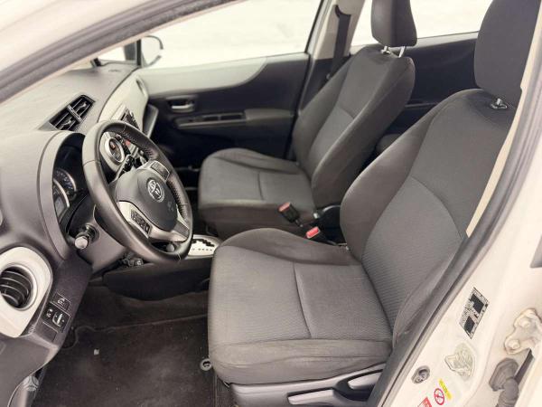 Balts Toyota Yaris 2014 Viļņa, ar dzinēja tilpumu 1.50 L un nobraukumu 222 tūkst. km par 6950 €, foto 11 vietnē AUTOMOTO.COM.LV