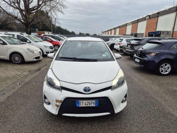 White Toyota Yaris 2014 in Panevezys, with an engine capacity of 1.50 L and mileage of 137 thousand km for 4800 €, photo 2 on AUTOMOTO.COM.LV