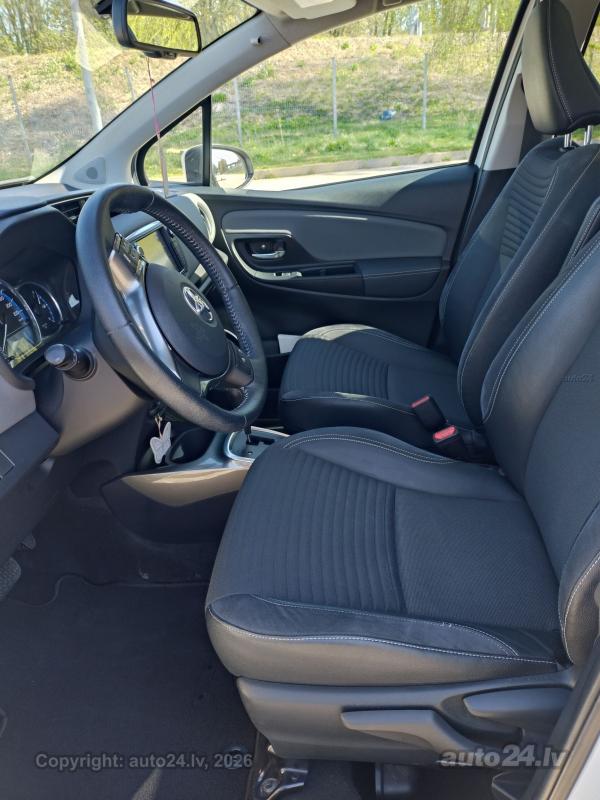Balts Toyota Yaris 2014 Tallina, ar dzinēja tilpumu 1.50 L un nobraukumu 97 tūkst. km par 10900 €, foto 6 vietnē AUTOMOTO.COM.LV
