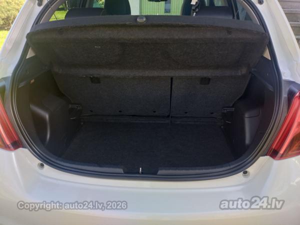 Balts Toyota Yaris 2014 Tallina, ar dzinēja tilpumu 1.50 L un nobraukumu 97 tūkst. km par 10900 €, foto 8 vietnē AUTOMOTO.COM.LV