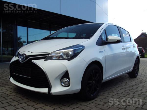 Белый Тойота Ярис 2014 в Рига, объемом двигателя 1.50 л и пробегом 184 тыс. км за 8300 €, фото 1 на AUTOMOTO.COM.LV