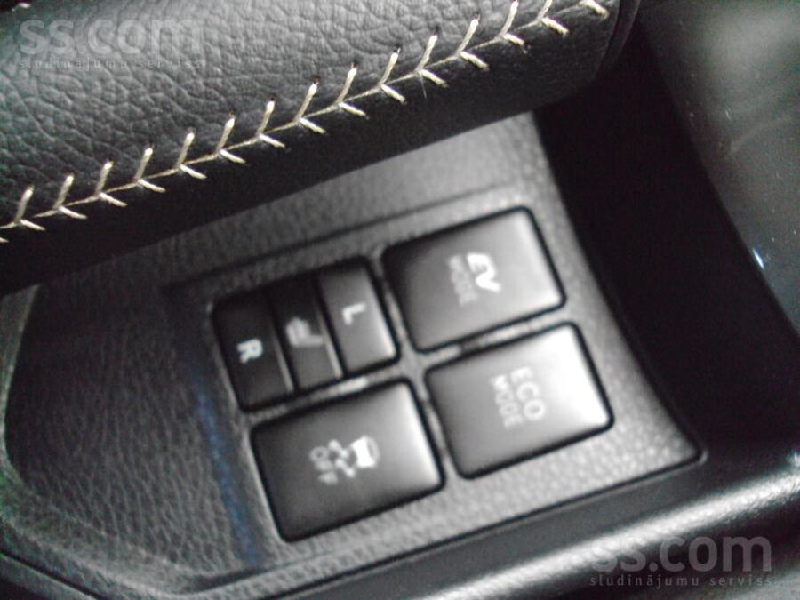 Balts Toyota Yaris 2014 Rīga, ar dzinēja tilpumu 1.50 L un nobraukumu 184 tūkst. km par 8300 €, foto 9 vietnē AUTOMOTO.COM.LV