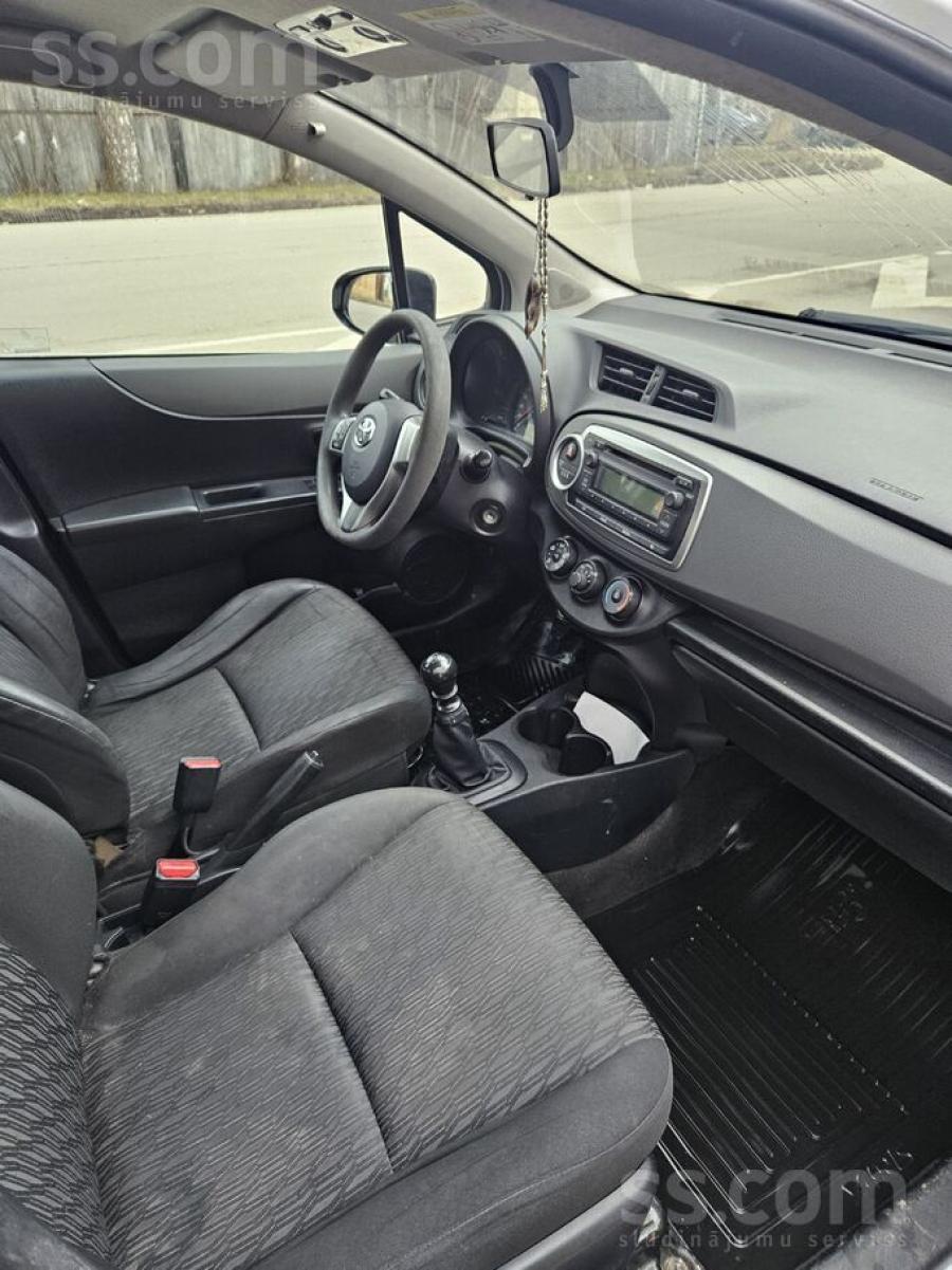 Balts Toyota Yaris 2014 Rīga, ar dzinēja tilpumu 1.30 L un nobraukumu 149 tūkst. km par 4790 €, foto 8 vietnē AUTOMOTO.COM.LV