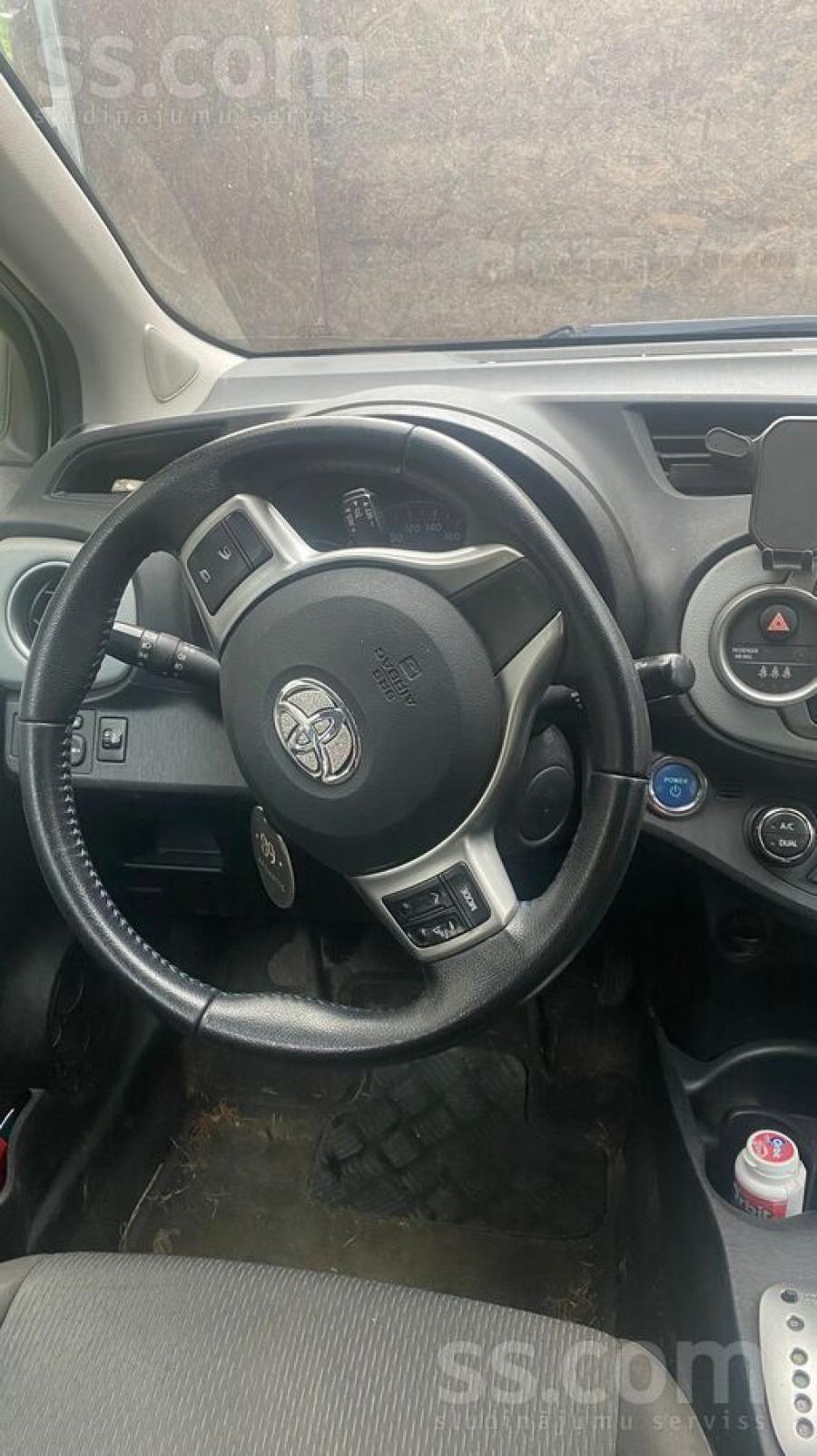 White Toyota Yaris 2014 in Riga, with an engine capacity of 1.50 L and mileage of 300 thousand km for 6500 €, photo 7 on AUTOMOTO.COM.LV