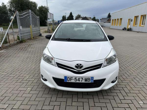 White Toyota Yaris 2014 in Taurage, with an engine capacity of 1.00 L and mileage of 220 thousand km for 4600 €, photo 2 on AUTOMOTO.COM.LV