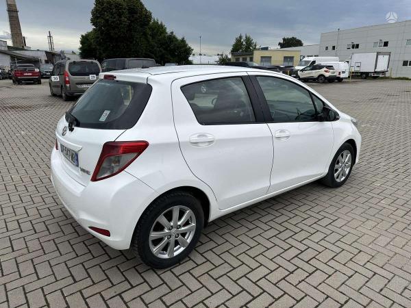 White Toyota Yaris 2014 in Taurage, with an engine capacity of 1.00 L and mileage of 220 thousand km for 4600 €, photo 4 on AUTOMOTO.COM.LV