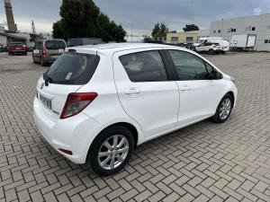 White Toyota Yaris 2014 in Taurage, with an engine capacity of 1.00 L and mileage of 220 thousand km for 4600 €, photo 5 on AUTOMOTO.COM.LV