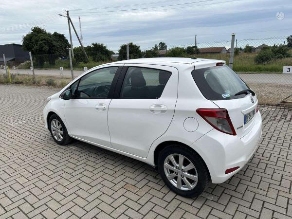 White Toyota Yaris 2014 in Taurage, with an engine capacity of 1.00 L and mileage of 220 thousand km for 4600 €, photo 5 on AUTOMOTO.COM.LV