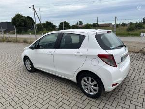 White Toyota Yaris 2014 in Taurage, with an engine capacity of 1.00 L and mileage of 220 thousand km for 4600 €, photo 6 on AUTOMOTO.COM.LV