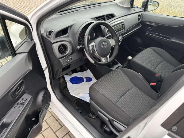 White Toyota Yaris 2014 in Taurage, with an engine capacity of 1.00 L and mileage of 220 thousand km for 4600 €, photo 7 on AUTOMOTO.COM.LV
