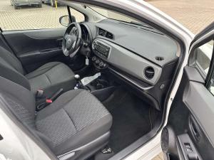 White Toyota Yaris 2014 in Taurage, with an engine capacity of 1.00 L and mileage of 220 thousand km for 4600 €, photo 10 on AUTOMOTO.COM.LV