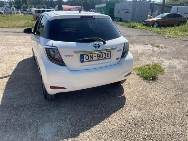 Balts Toyota Yaris 2014 Rīga, ar dzinēja tilpumu 1.50 L un nobraukumu 0 tūkst. km par 7499 €, foto 5 vietnē AUTOMOTO.COM.LV