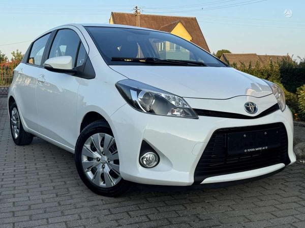 White Toyota Yaris 2014 in Vilnius, with an engine capacity of 1.50 L and mileage of 106 thousand km for 7450 €, photo 4 on AUTOMOTO.COM.LV