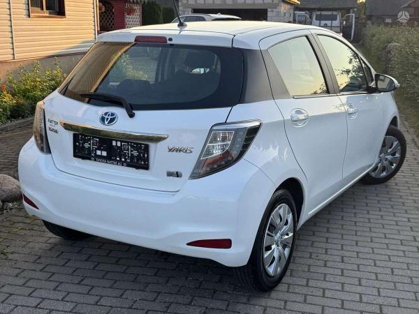 White Toyota Yaris 2014 in Vilnius, with an engine capacity of 1.50 L and mileage of 106 thousand km for 7450 €, photo 10 on AUTOMOTO.COM.LV