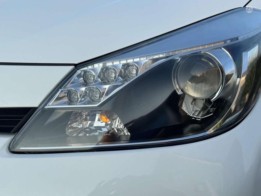 Balts Toyota Yaris 2014 Viļņa, ar dzinēja tilpumu 1.50 L un nobraukumu 106 tūkst. km par 7450 €, foto 12 vietnē AUTOMOTO.COM.LV
