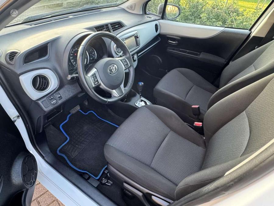 Balts Toyota Yaris 2014 Viļņa, ar dzinēja tilpumu 1.50 L un nobraukumu 106 tūkst. km par 7450 €, foto 14 vietnē AUTOMOTO.COM.LV