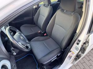 Balts Toyota Yaris 2014 Viļņa, ar dzinēja tilpumu 1.50 L un nobraukumu 106 tūkst. km par 7450 €, foto 15 vietnē AUTOMOTO.COM.LV