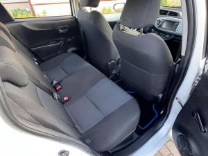 Balts Toyota Yaris 2014 Viļņa, ar dzinēja tilpumu 1.50 L un nobraukumu 106 tūkst. km par 7450 €, foto 19 vietnē AUTOMOTO.COM.LV