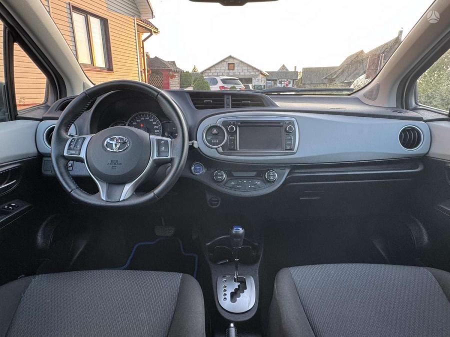 Balts Toyota Yaris 2014 Viļņa, ar dzinēja tilpumu 1.50 L un nobraukumu 106 tūkst. km par 7450 €, foto 20 vietnē AUTOMOTO.COM.LV
