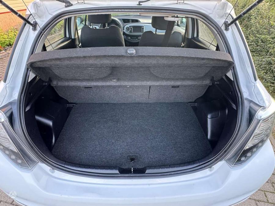 Balts Toyota Yaris 2014 Viļņa, ar dzinēja tilpumu 1.50 L un nobraukumu 106 tūkst. km par 7450 €, foto 21 vietnē AUTOMOTO.COM.LV