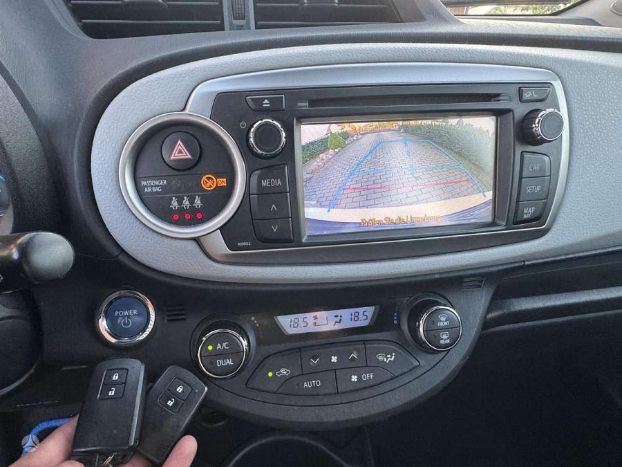 Balts Toyota Yaris 2014 Viļņa, ar dzinēja tilpumu 1.50 L un nobraukumu 106 tūkst. km par 7450 €, foto 23 vietnē AUTOMOTO.COM.LV