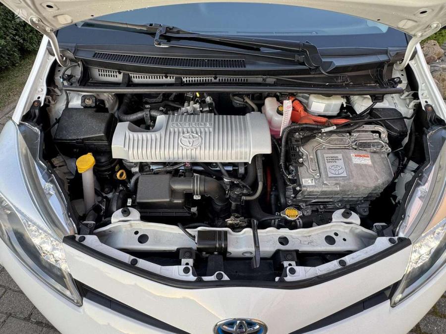 Balts Toyota Yaris 2014 Viļņa, ar dzinēja tilpumu 1.50 L un nobraukumu 106 tūkst. km par 7450 €, foto 24 vietnē AUTOMOTO.COM.LV