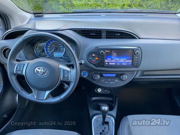 White Toyota Yaris 2014 in Tallinn, with an engine capacity of 1.50 L and mileage of 96 thousand km for 7600 €, photo 7 on AUTOMOTO.COM.LV