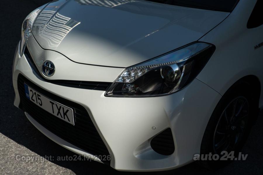 White Toyota Yaris 2014 in Tallinn, with an engine capacity of 1.50 L and mileage of 244 thousand km for 7990 €, photo 16 on AUTOMOTO.COM.LV