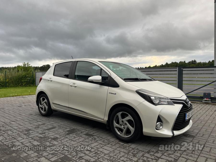 Balts Toyota Yaris 2014 Tallina, ar dzinēja tilpumu 1.50 L un nobraukumu 97 tūkst. km par 8790 €, foto 1 vietnē AUTOMOTO.COM.LV