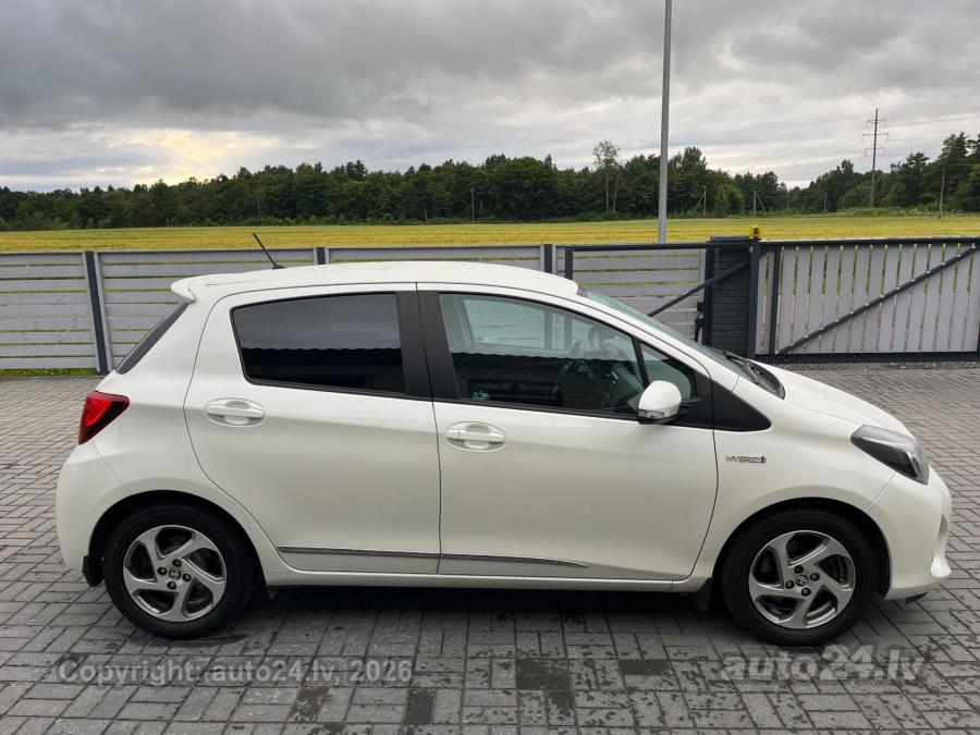 Balts Toyota Yaris 2014 Tallina, ar dzinēja tilpumu 1.50 L un nobraukumu 97 tūkst. km par 8790 €, foto 3 vietnē AUTOMOTO.COM.LV