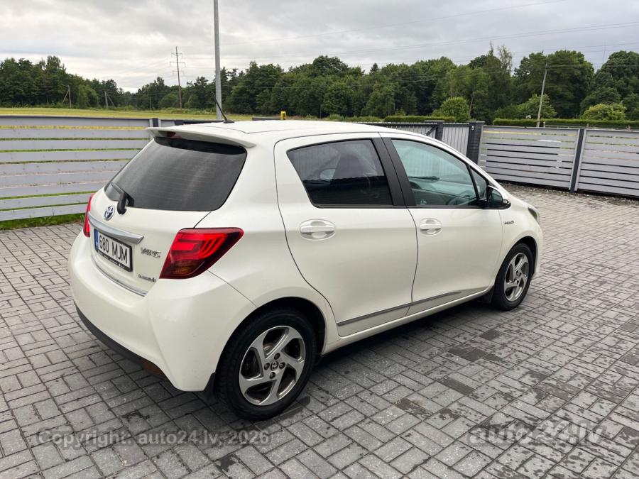 Balts Toyota Yaris 2014 Tallina, ar dzinēja tilpumu 1.50 L un nobraukumu 97 tūkst. km par 8790 €, foto 4 vietnē AUTOMOTO.COM.LV
