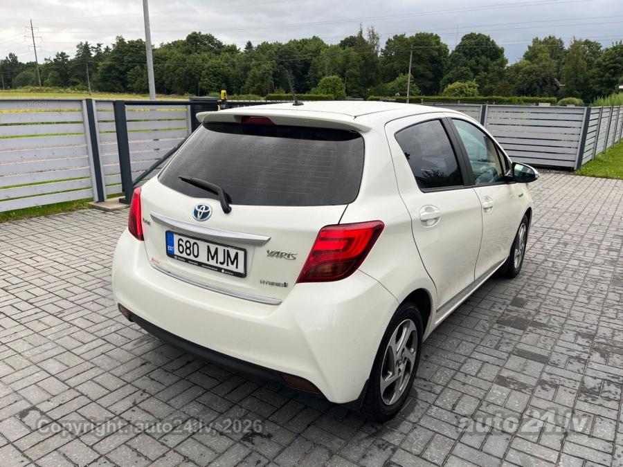 Balts Toyota Yaris 2014 Tallina, ar dzinēja tilpumu 1.50 L un nobraukumu 97 tūkst. km par 8790 €, foto 5 vietnē AUTOMOTO.COM.LV
