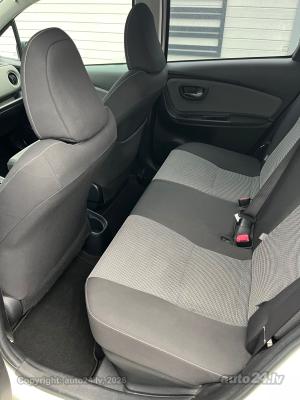 Balts Toyota Yaris 2014 Tallina, ar dzinēja tilpumu 1.50 L un nobraukumu 97 tūkst. km par 8790 €, foto 15 vietnē AUTOMOTO.COM.LV