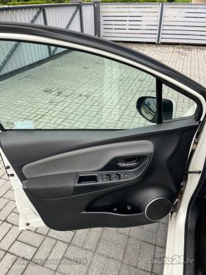 Balts Toyota Yaris 2014 Tallina, ar dzinēja tilpumu 1.50 L un nobraukumu 97 tūkst. km par 8790 €, foto 17 vietnē AUTOMOTO.COM.LV
