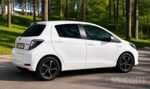 Balts Toyota Yaris 2014 Rīga, ar dzinēja tilpumu 1.50 L un nobraukumu 300 tūkst. km par 5700 €, foto  vietnē AUTOMOTO.COM.LV