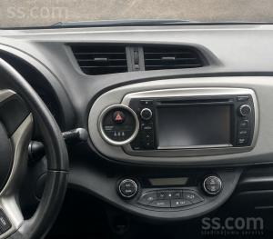 Balts Toyota Yaris 2014 Rīga, ar dzinēja tilpumu 1.50 L un nobraukumu 300 tūkst. km par 5700 €, foto 4 vietnē AUTOMOTO.COM.LV