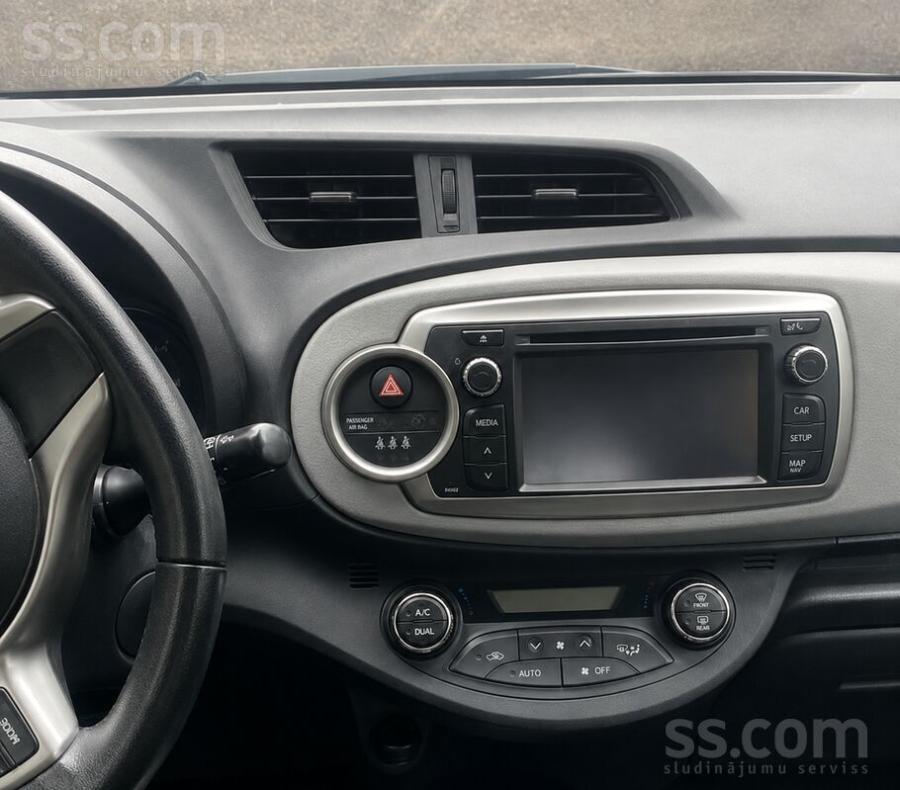 Balts Toyota Yaris 2014 Rīga, ar dzinēja tilpumu 1.50 L un nobraukumu 300 tūkst. km par 5700 €, foto 4 vietnē AUTOMOTO.COM.LV